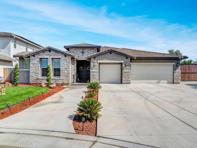 3387 W Kamm Ave, Dinuba, CA 93618