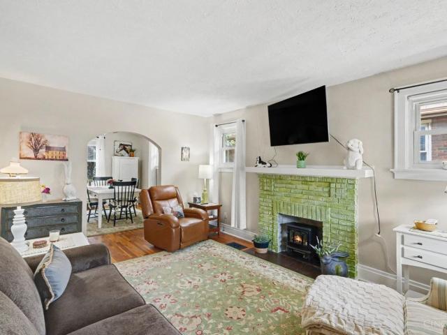 3389 Alta Vista Avenue