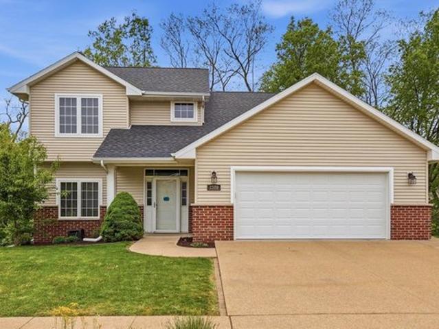 3380 Ashley Ln, Dubuque, IA 52002