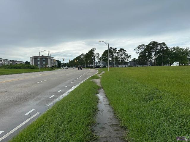 3380 Bluebonnet Blvd, Baton Rouge, LA 70809 | MLS #BR2025011 | Compass