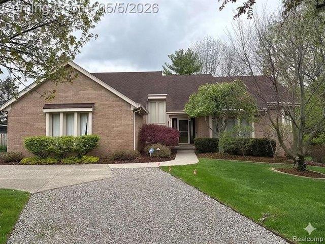 33813 Yorkridge St, Farmington Hills, MI 48331