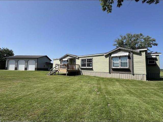 33815 Mahogany St, Macon, MO 63552