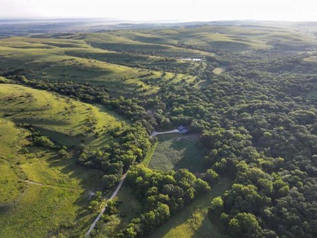 3381 Mineral Springs Rd, Manhattan, KS 66502