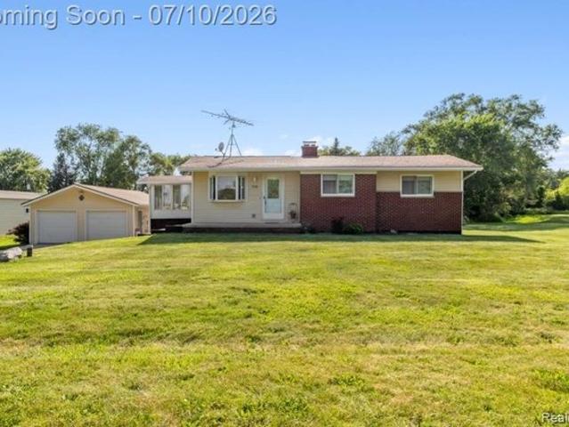 3381 N Fleming Rd, Howell, MI 48836