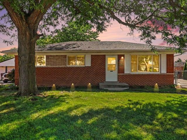 33826 Brookshire Dr, Sterling Heights, MI 48312