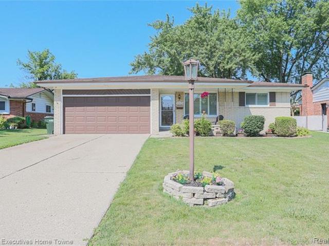 33829 Kennedy Dr, Sterling Heights, MI 48310