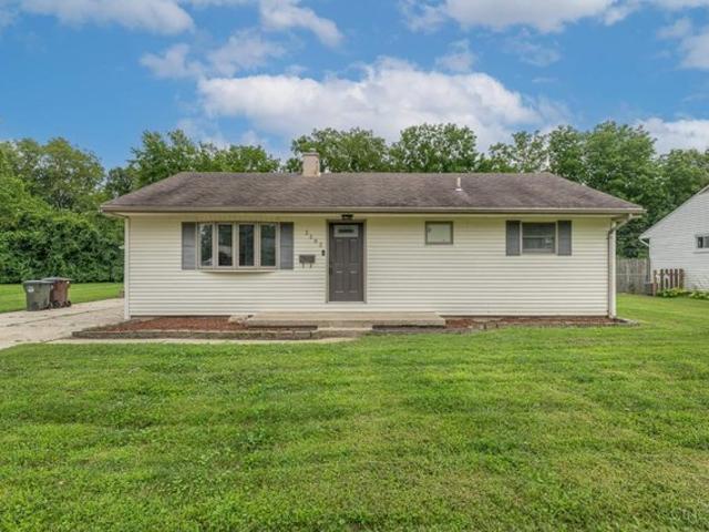 3382 Valleywood Dr, Kettering, OH 45429