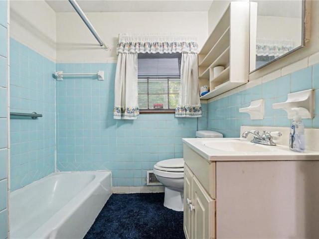 3383 Navaho Trail SE