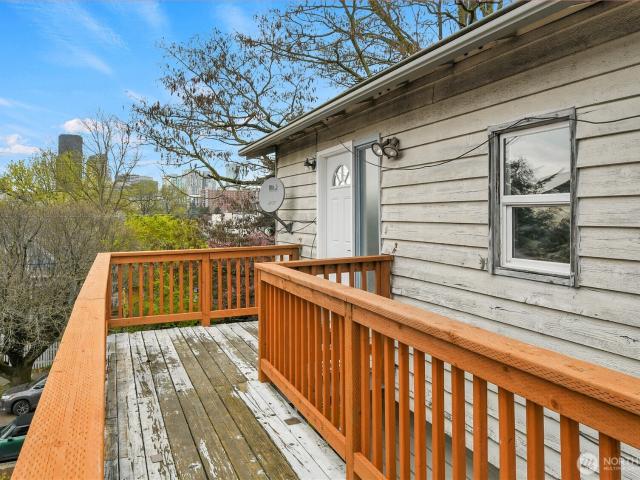 338 16th Ave, Unit B, Seattle, WA 98122 | MLS #2507 | Compass