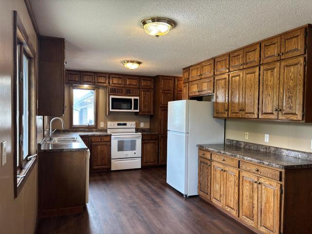 338 Abbott Street W