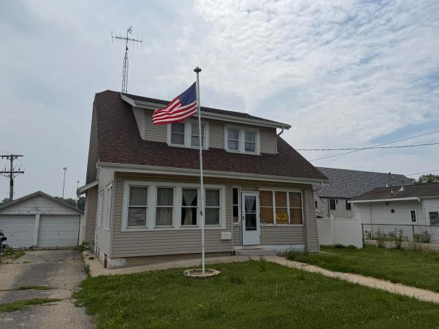 338 E Racine St