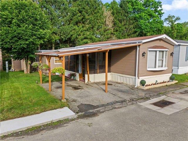 338 Festival Rd, Washington, PA 15301