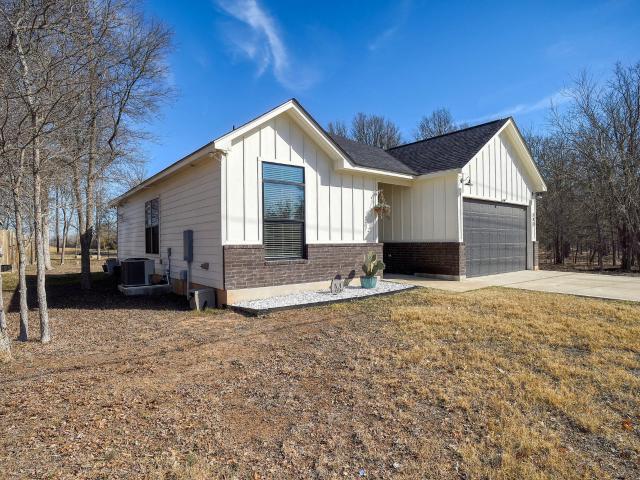 338 Keanahalululu Ln, Bastrop, TX 78602 | MLS #7134 | Compass