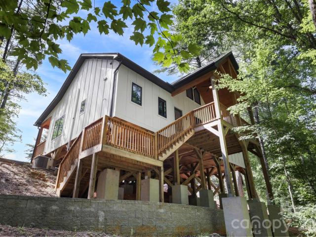 338 Hawks Terrace