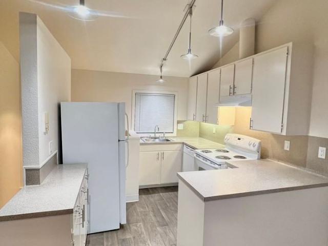#338 MONTGOMERY HEIGHTS 2 Bedroom Apartment for Rent at 1609 Sw Montgomery St, Portland, OR 97201 Southwest Hills