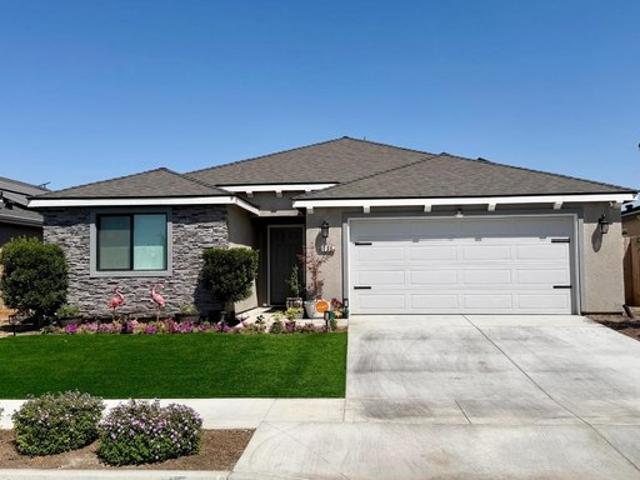 338 N Tracy St, Visalia, CA 93292