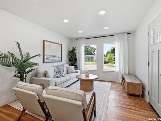 338 Saratoga Dr