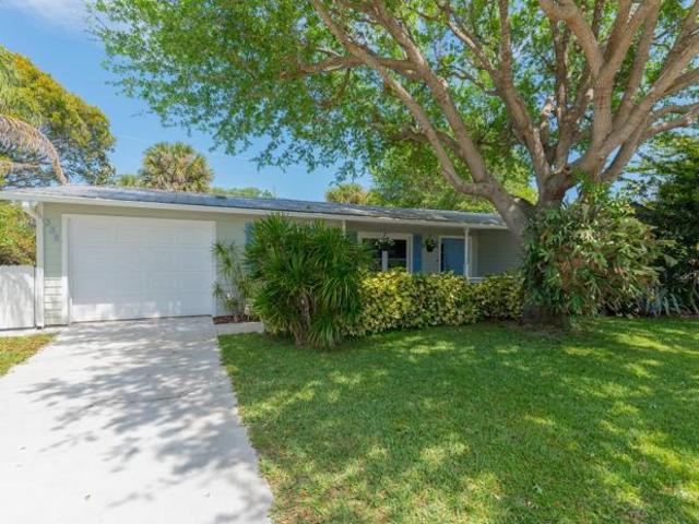 338 SW Winnachee Dr, Stuart, FL 34994