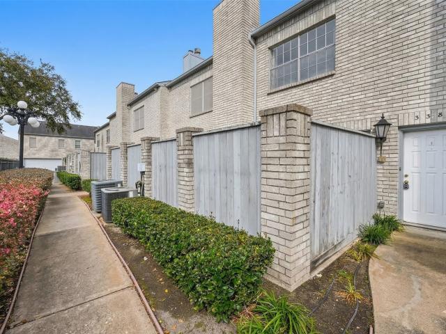 338 Wilcrest Dr, Unit 338, Houston, TX 77042 | MLS #33513 | Compass