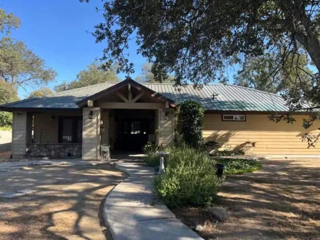 33945 CAMELBACK RD, AUBERRY, CA 93602 Single Family Residence.