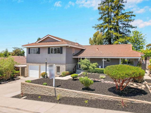 3396 Bridle Dr
