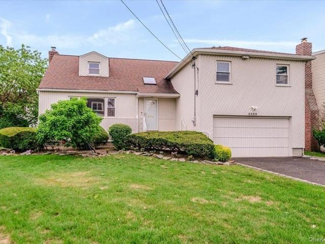 3399 Harold St, Oceanside, NY 11572