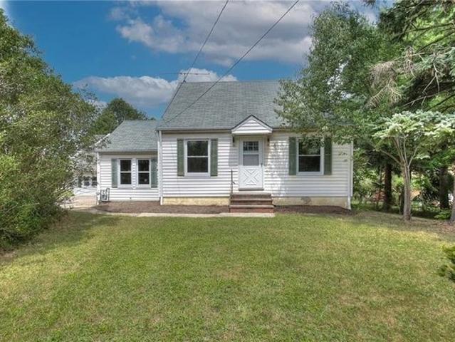 33901 Eddy Rd, Willoughby Hills, OH 44094