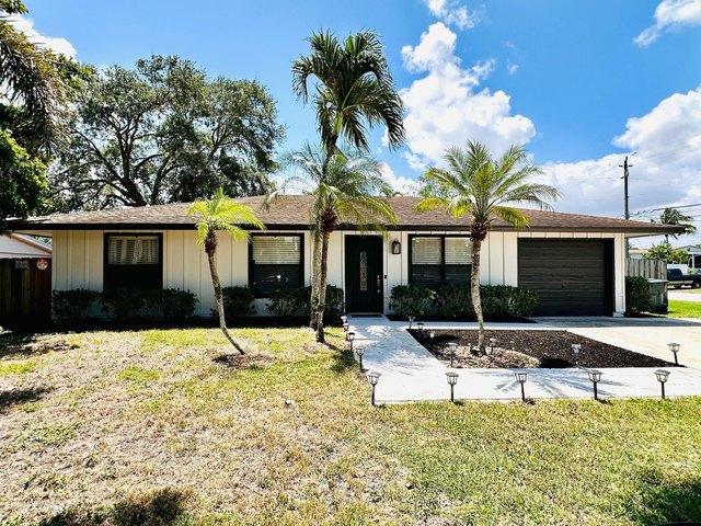 3390 Artesian Dr, Lake Worth, FL 33462