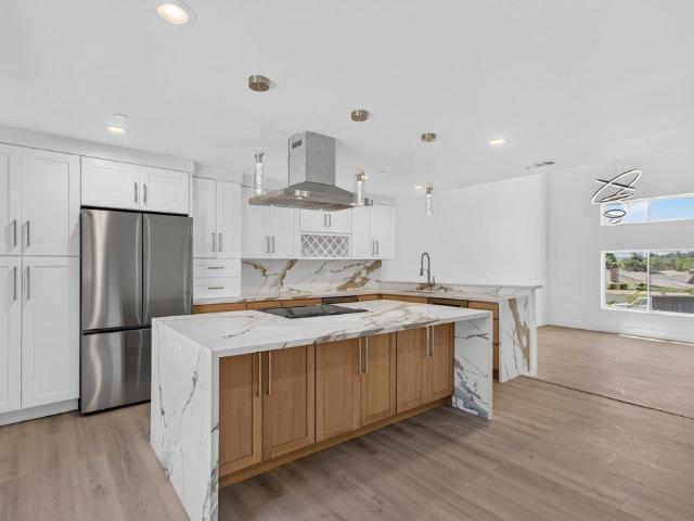 3390 Lillian Way