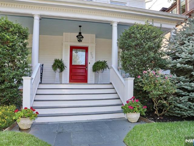 339 Highwood Avenue