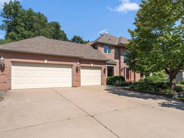 339 Oak Ridge Dr, Vadnais Heights, MN 55127