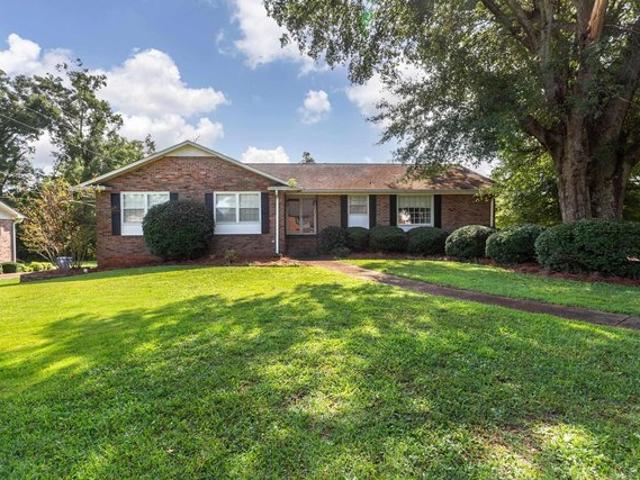 339 Moorefield Dr, Talladega, AL 35160
