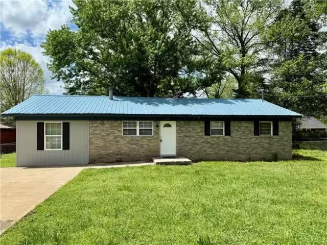 339 N DAVIS ST, PEA RIDGE, AR 72751 Single Family Residence Fo.