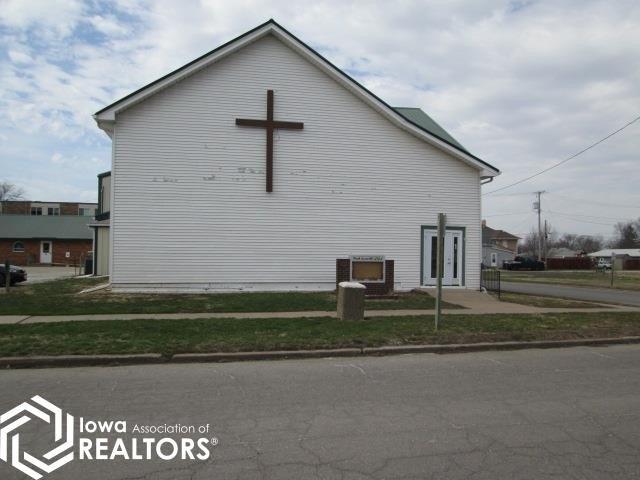 339 N Grand St, Chariton, IA 50049