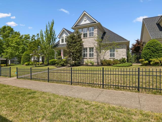 339 Rosebud Cir