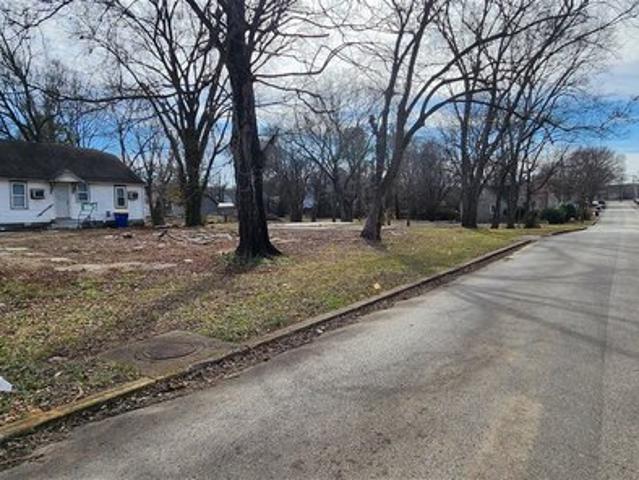 339 W 12th St, Bowling Green, KY 42101