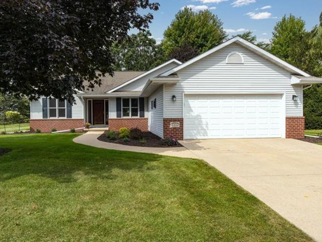 339 Windingbrook Dr, Oshkosh, WI 54904