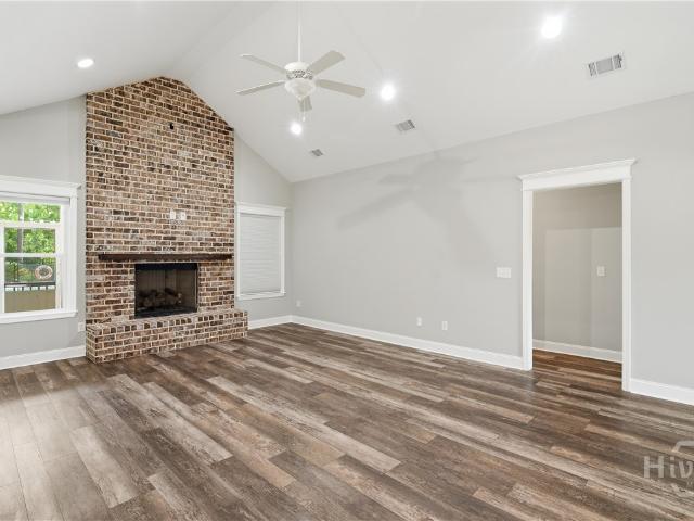 339 Vickers Road SE