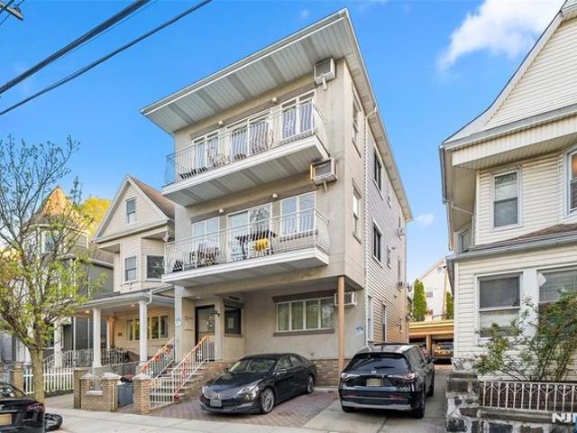 37 47th St, Weehawken, NJ 07086