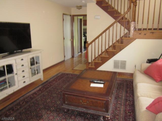 37 1st St