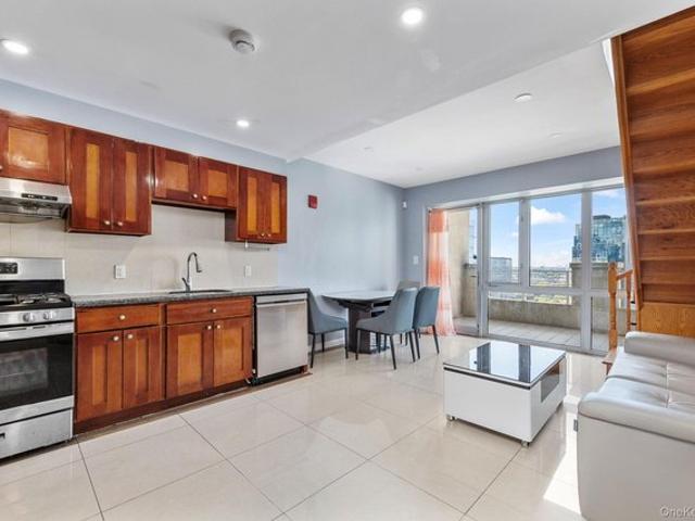 37 20 Prince St, Flushing, NY 11354