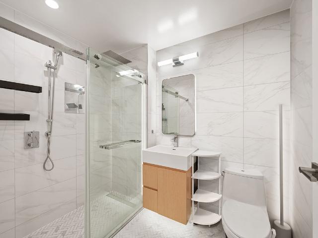 37 26 32nd Street, Unit N4G