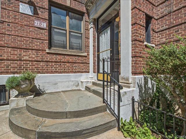 37 28 80th Street 31