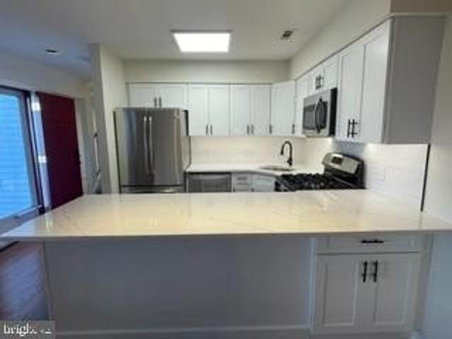 37 Tarragon Ct, West Deptford, NJ 08086
