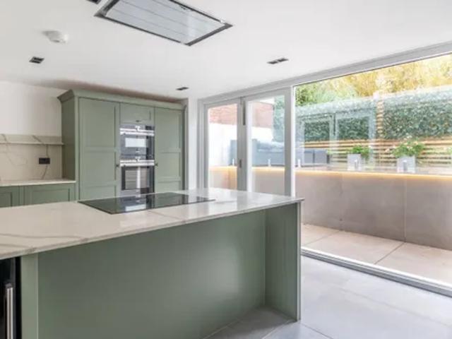 37 Teignmouth Road, London, NW2 4EB, United Kingdom | 4 bed apartment for rent #167447249 | Rentberry