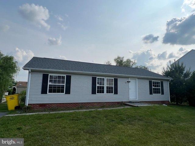 37 Thayers Gull Dr, Martinsburg, WV 25405