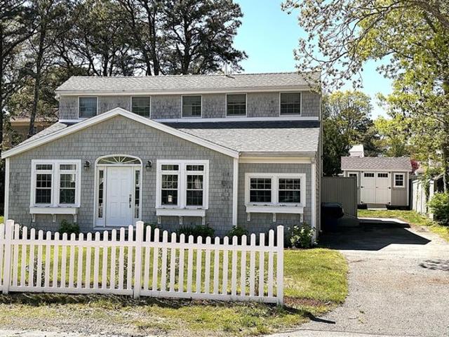 37 Uncle Henrys Rd, Mashpee, MA 02649