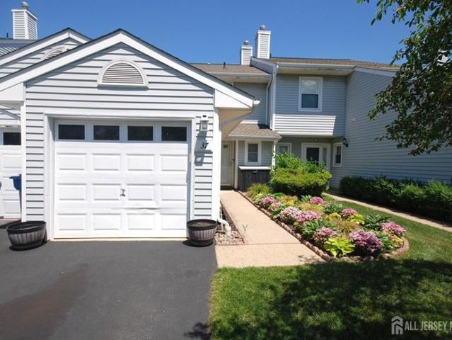 37 Upperbrook Ct, Sayreville, NJ 08859