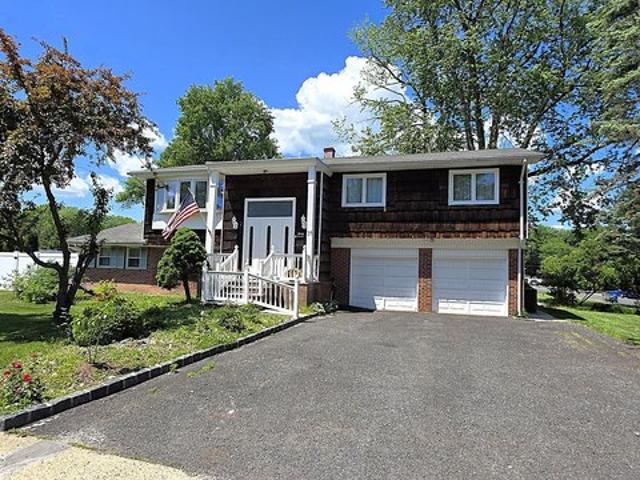 37 Valley Vale Dr, Middlesex, NJ 08904