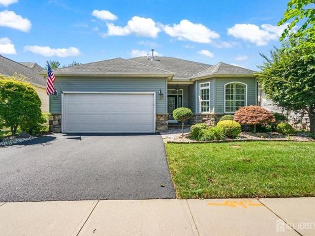 37 Vineyard Ct, Monroe, NJ 08831